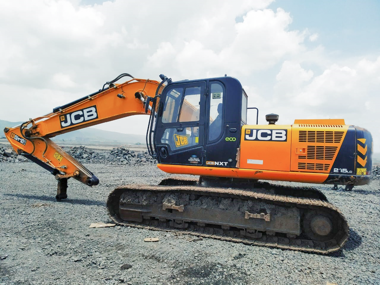JCB JS215 | YantraLive