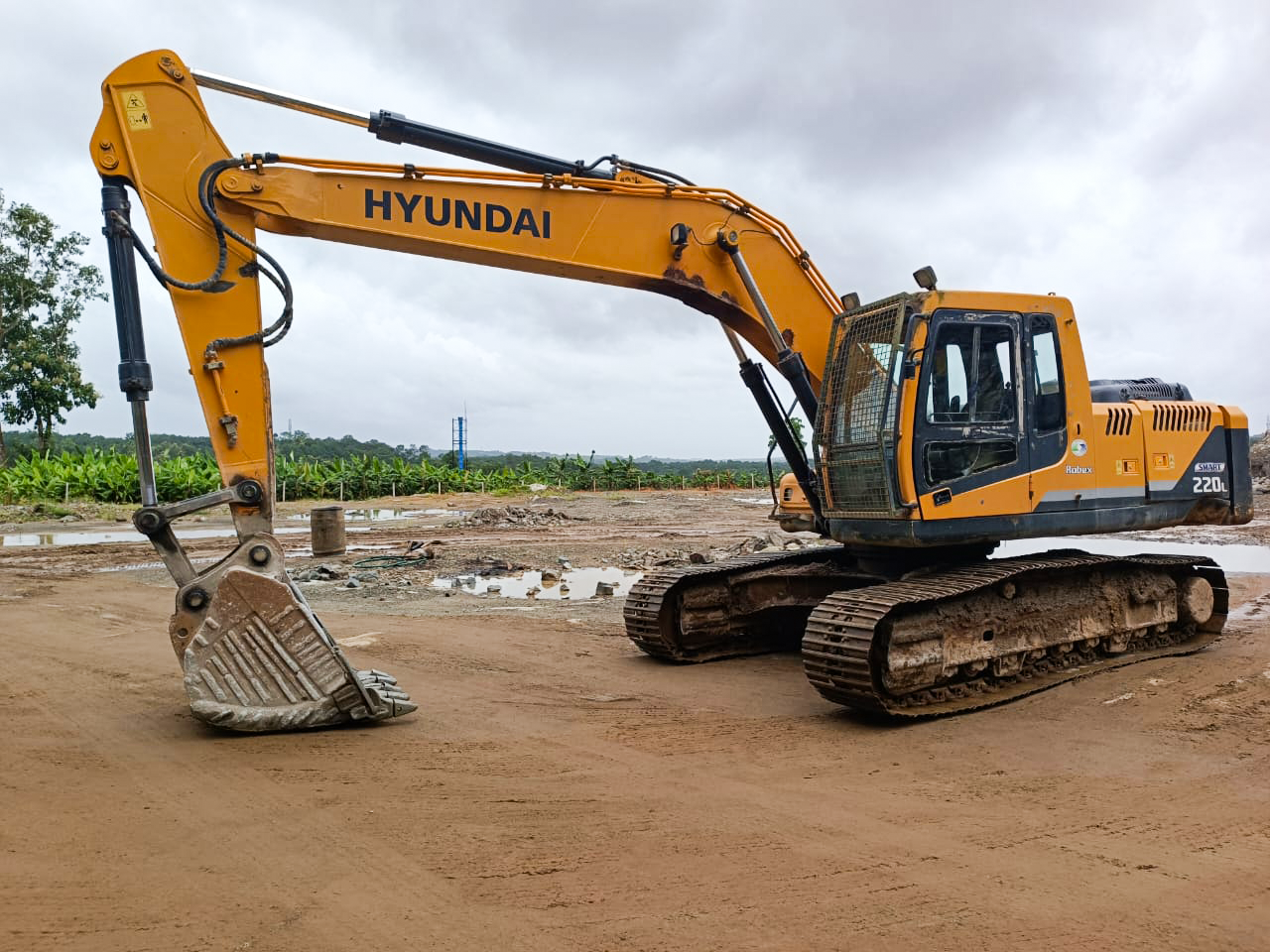 HYUNDAI R220 | YantraLive