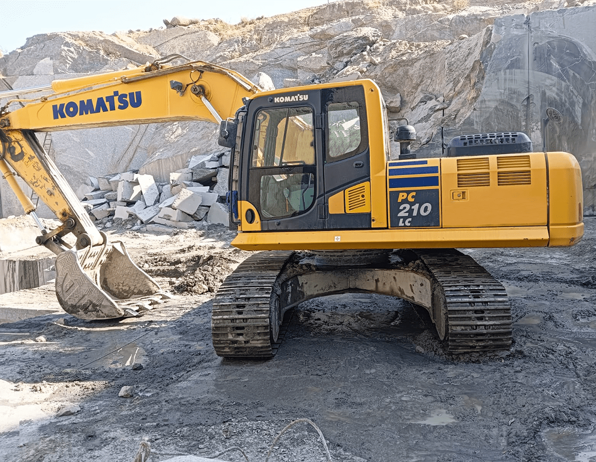 L&T KOMATSU PC-210-10MO | YantraLive