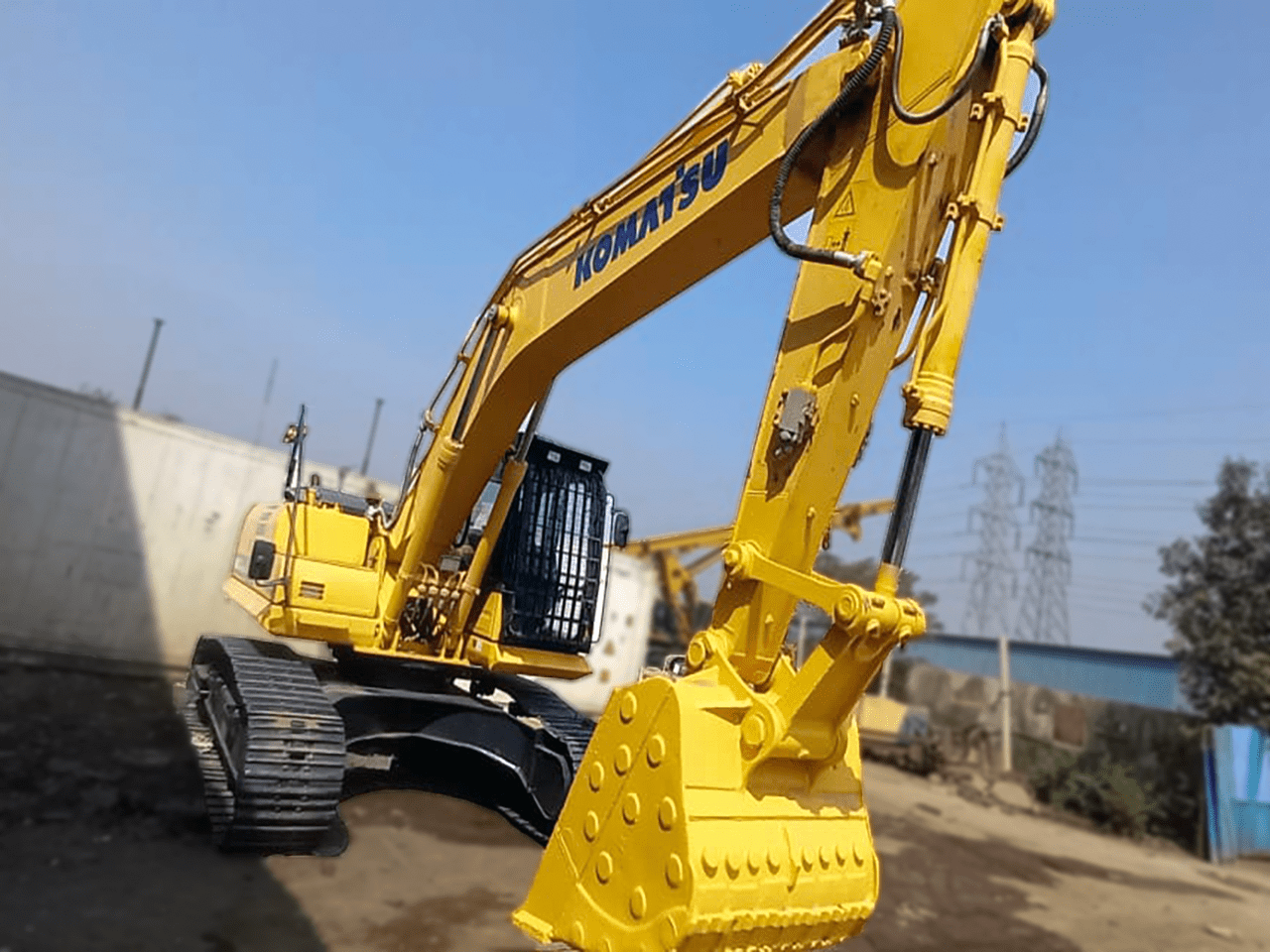 L&T KOMATSU PC-210-10MO | YantraLive